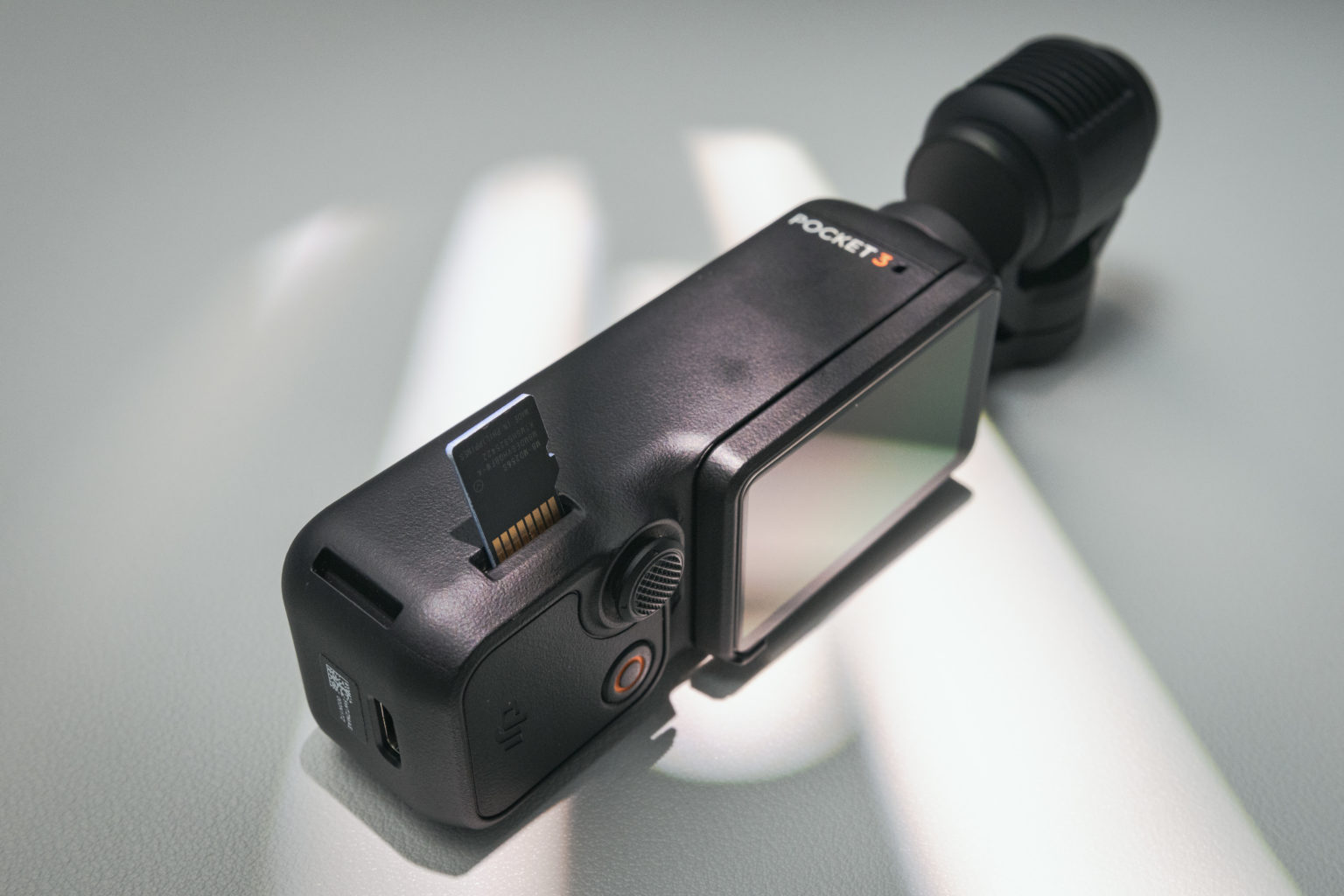OSMO POCKET3 SDカードの入れ方と抜き方を解説！ - OH-CAMERA